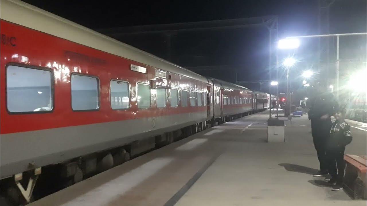 end to end electric loco run of prayagraj bikaner express arrival at bikaner junction with bgkt ...