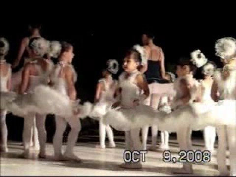 Geovana dançando a Valsa da Bailarina Andreia mendes