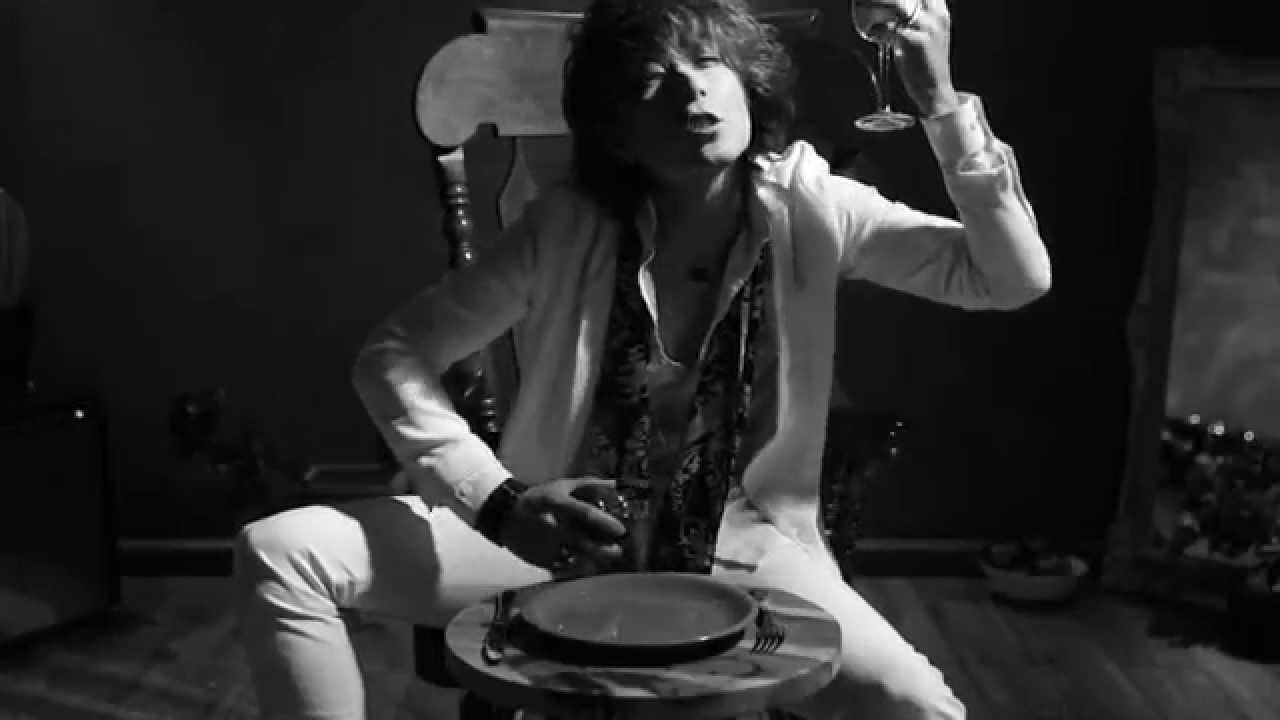 ADAMS - LOVE ME (Official music video) - YouTube