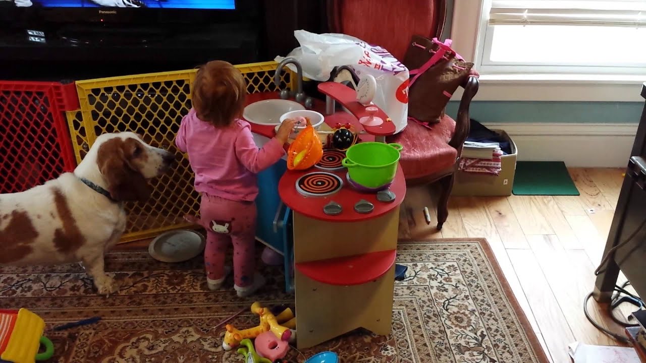 Penny cooking and watching TV - YouTube