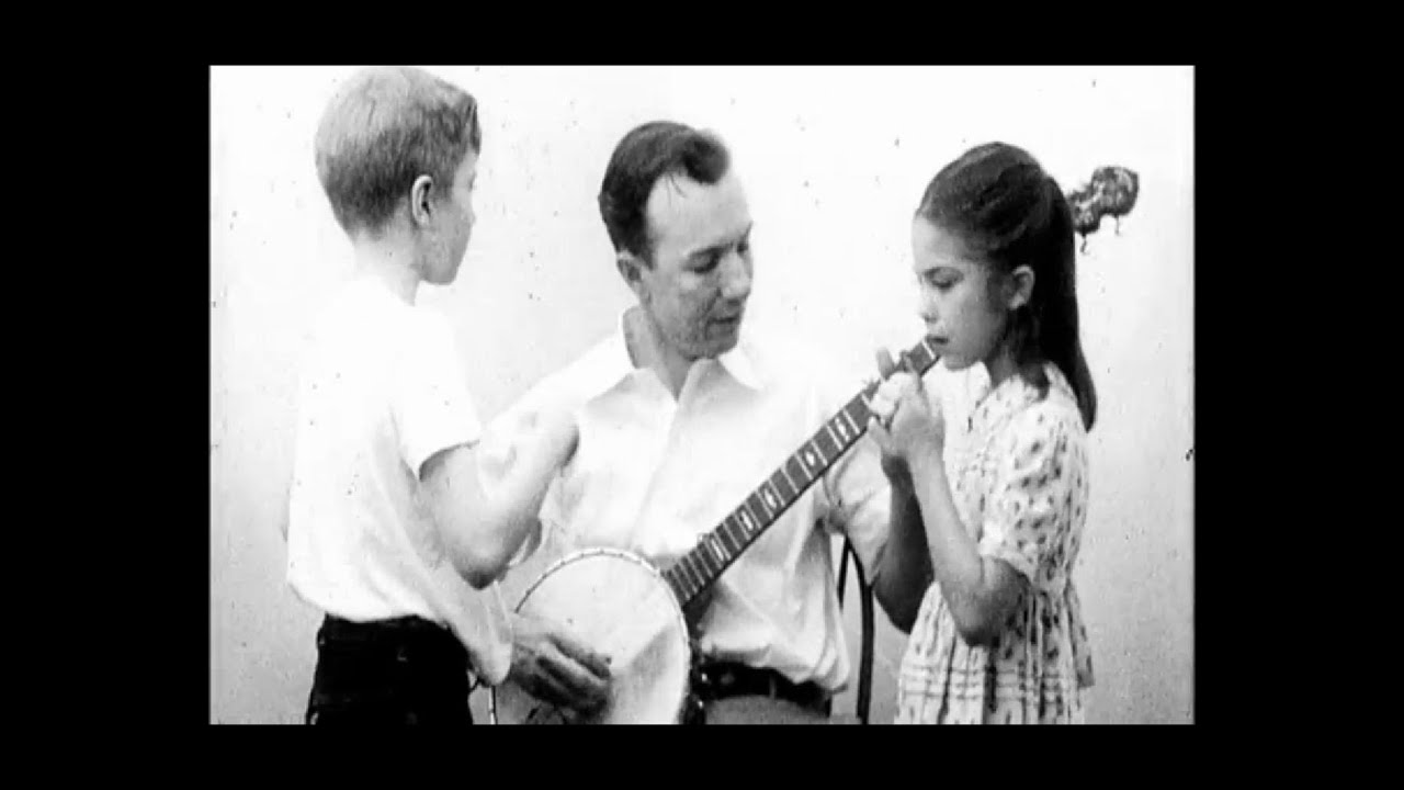 Pete Seeger Family Short Films: How to Play a 5 String Banjo - YouTube