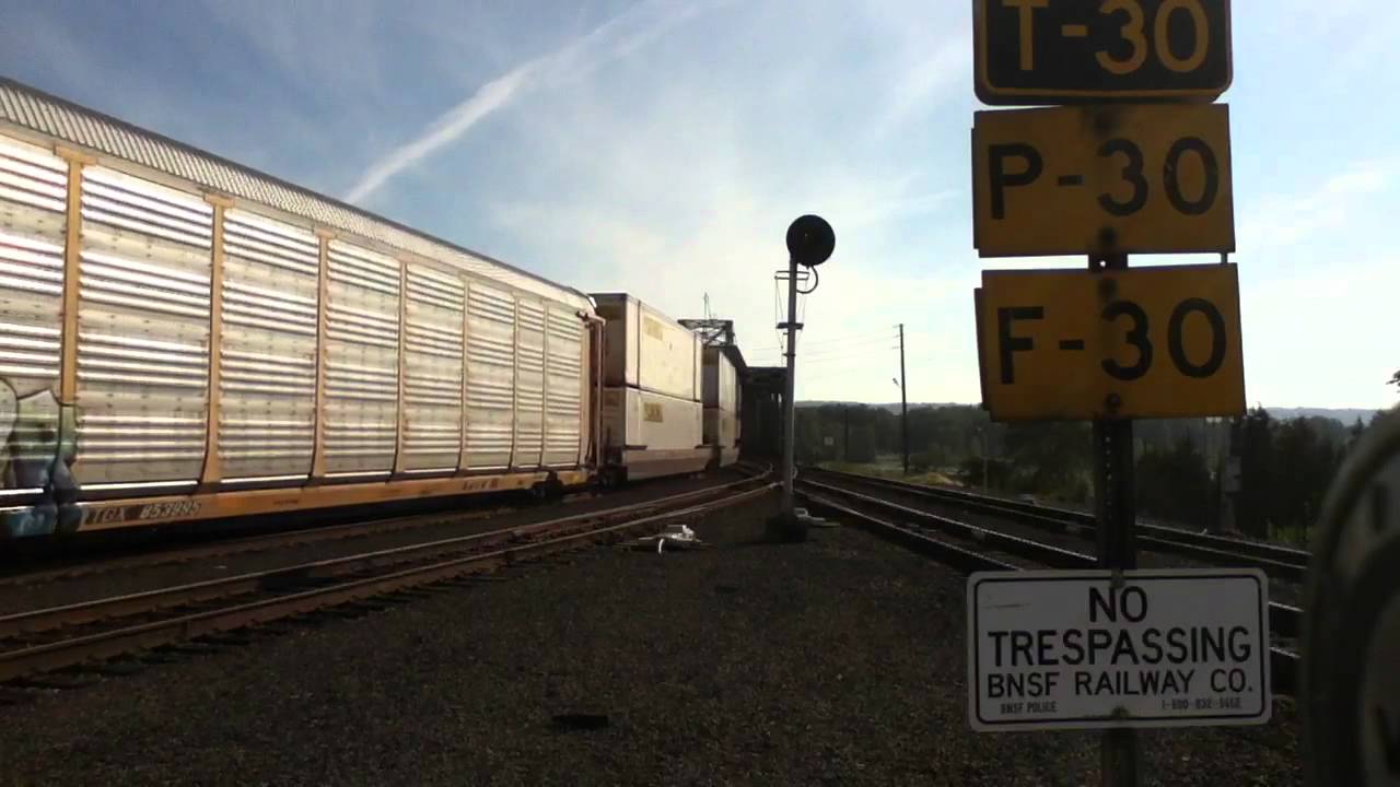 AMTRAK CASCADES 90252 and BNSF 1105 - YouTube