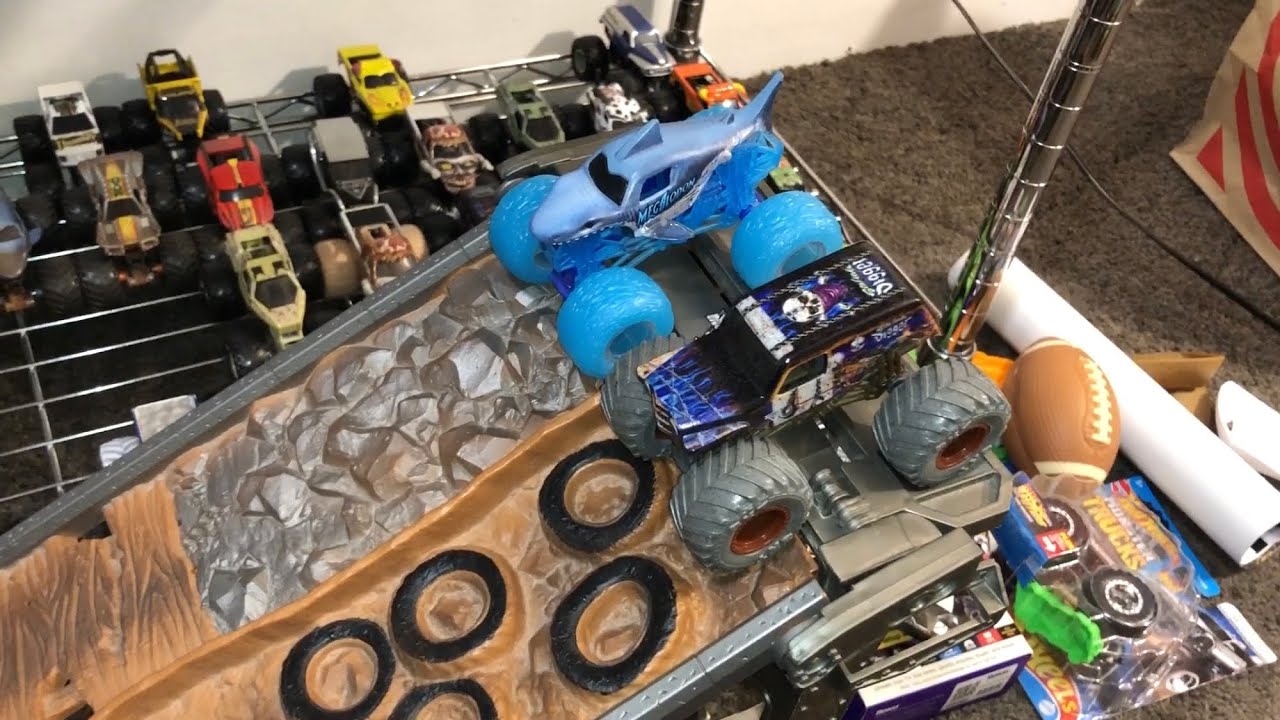 Monster Jam TEAM RACING Season #1 Event #5! - YouTube