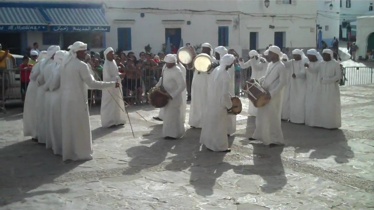 Traditional Emirati Dance at the Assilah Festival 2010 - YouTube