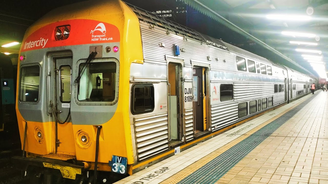 V set Intercity trains at Sydney central station - NSW Trainlink Blue ...