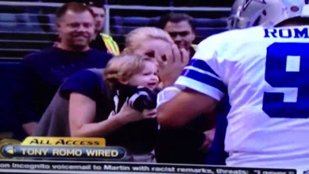 Hi five TONY ROMO's son - YouTube