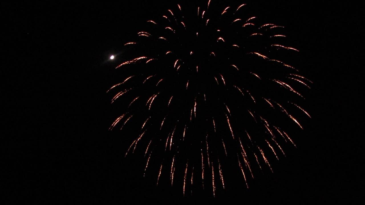 5 Inch Firework Shell - Brocade Crown to Light Blue Tips - YouTube