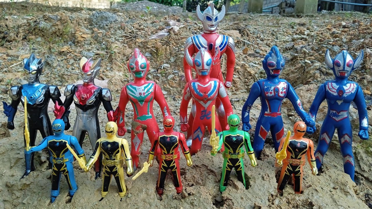 Menemukan Mainan Ultraman, Power Rangers Warna Warni - YouTube