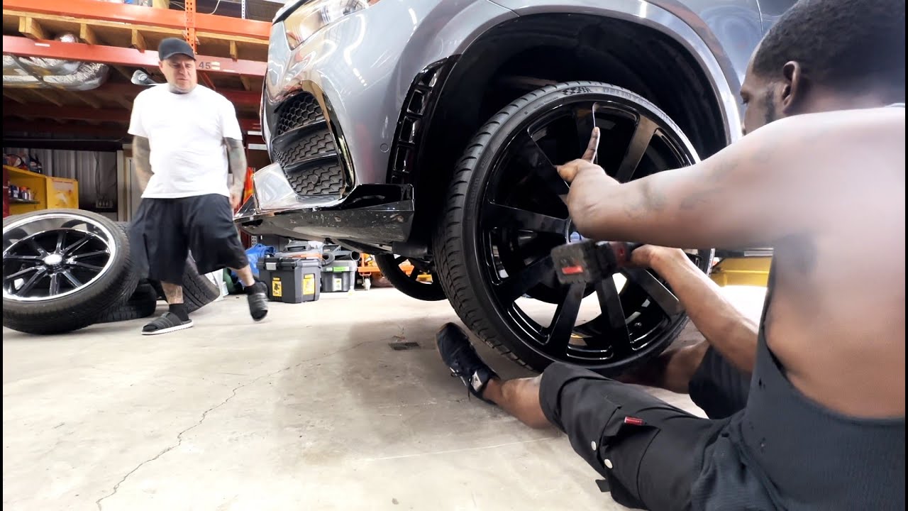 Installing New Wheels on my Clients GLE Mercedes-Benz - YouTube