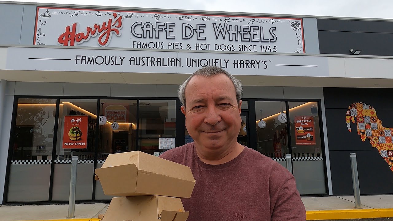 Harry’s Hotdog de Wheels & Meatball Chips - YouTube
