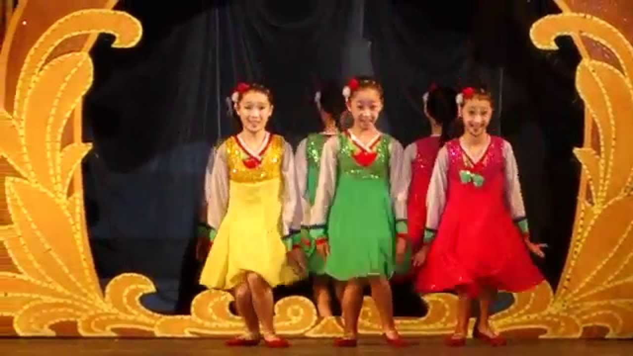 Children's Singing and Dance Performance in North Korea - YouTube