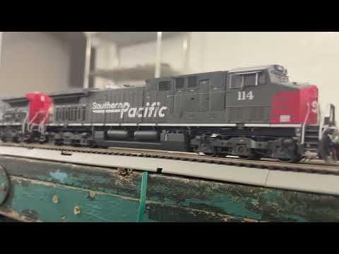 Southern Pacific rolls again!!(UP dpu) - YouTube