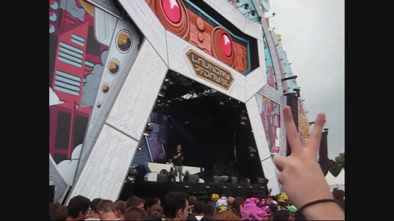 Laundry Day 2013 : Vato Gonzalez playing Rasclat Riddim - YouTube