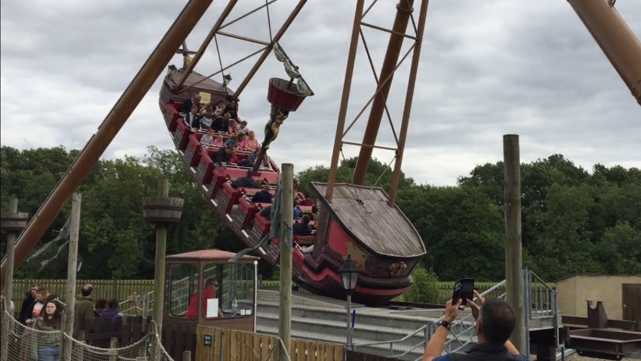The Flying Cutlass Pirate Ship ride Lightwater Valley - YouTube