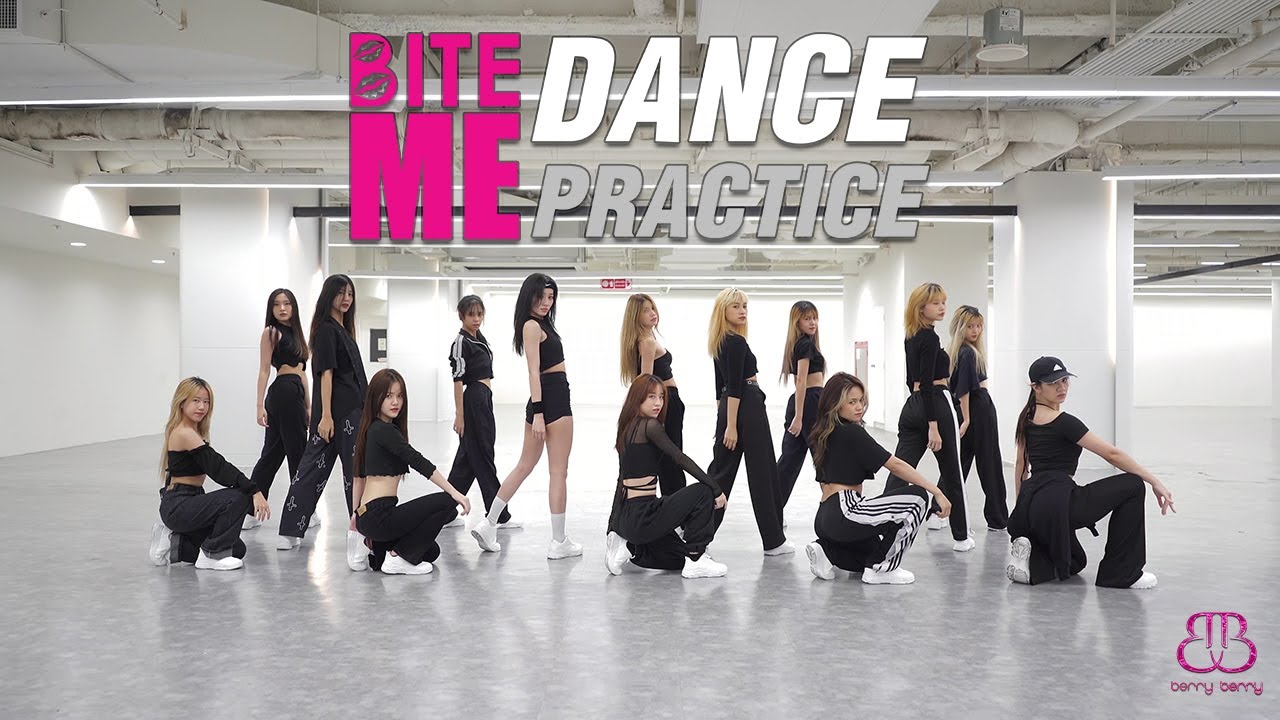 Berry Berry 'BITE ME' Dance Perform - YouTube