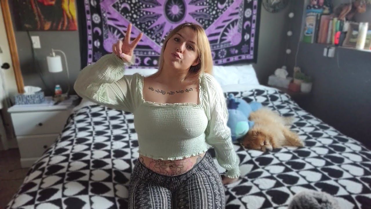 ASMR- Textured Outfit Scratching, Chest Tapping, Sleeve Rubbing & Nail ...