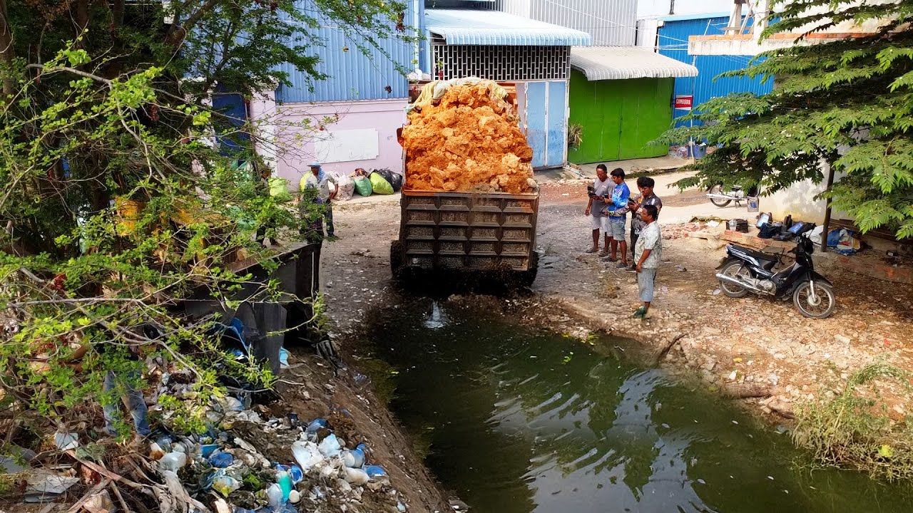 Real-Life Transformers? Mega Machines Awesome Edition Bulldozer & 5T ...