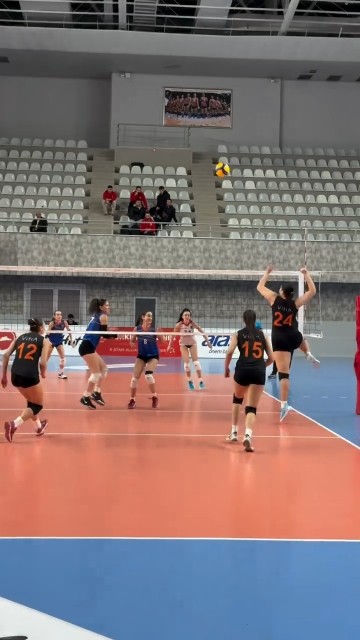 My favourite play of the game. What a set by madriaga to Cepada. No ...