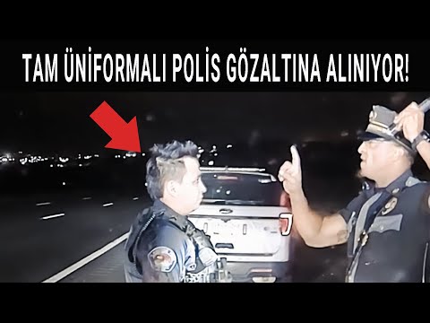 Polis Memuru, Meslektaşını Gözaltına Alıyor