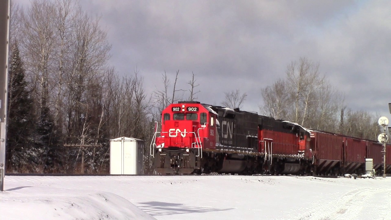 BLE 902 meets CN 2291 in Forbes, Minnesota - YouTube