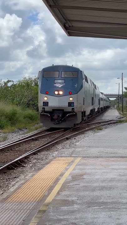 Amtrak 98 Silver Meteor Arriving at Winter Haven Station - YouTube