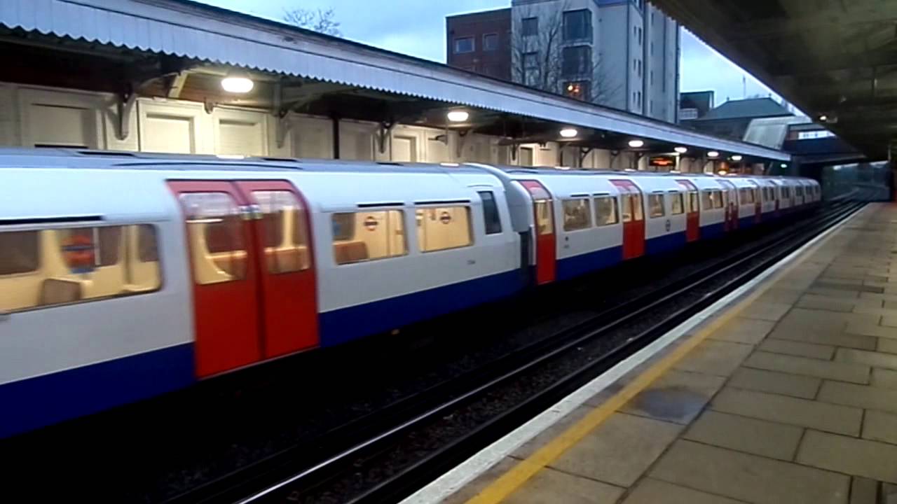 Trains at Kenton station 9/1/16 - YouTube