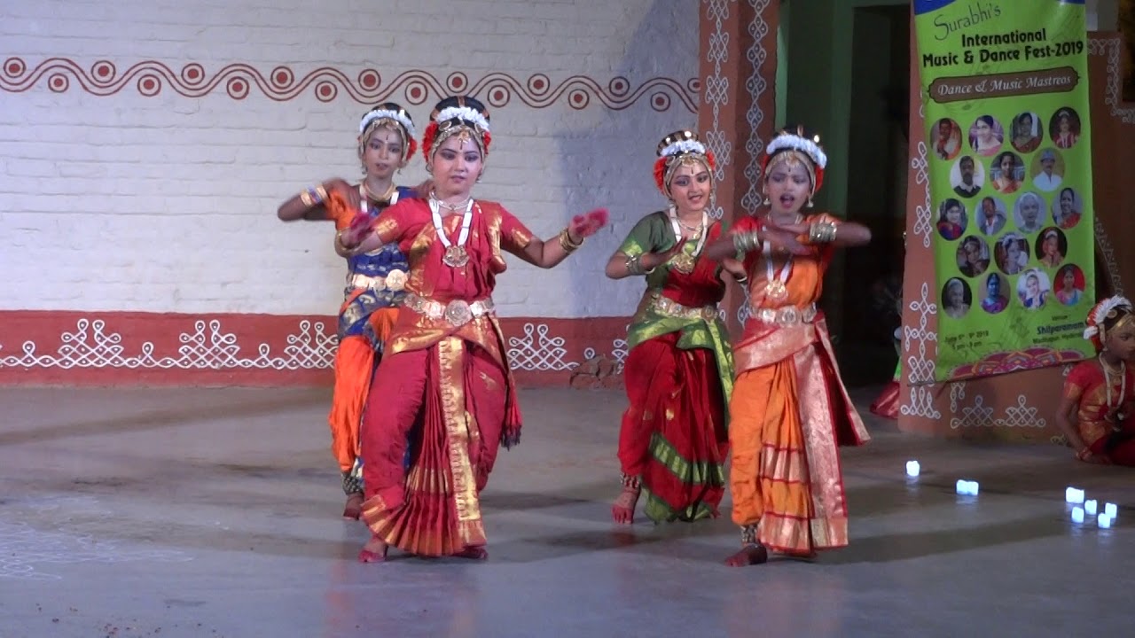 Rashmika Dance Performance at Shilparamam - YouTube