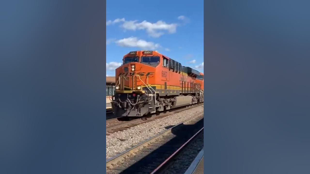 Friendly engineer on BNSF intermodal! #train #railroad #railway #bnsf - YouTube