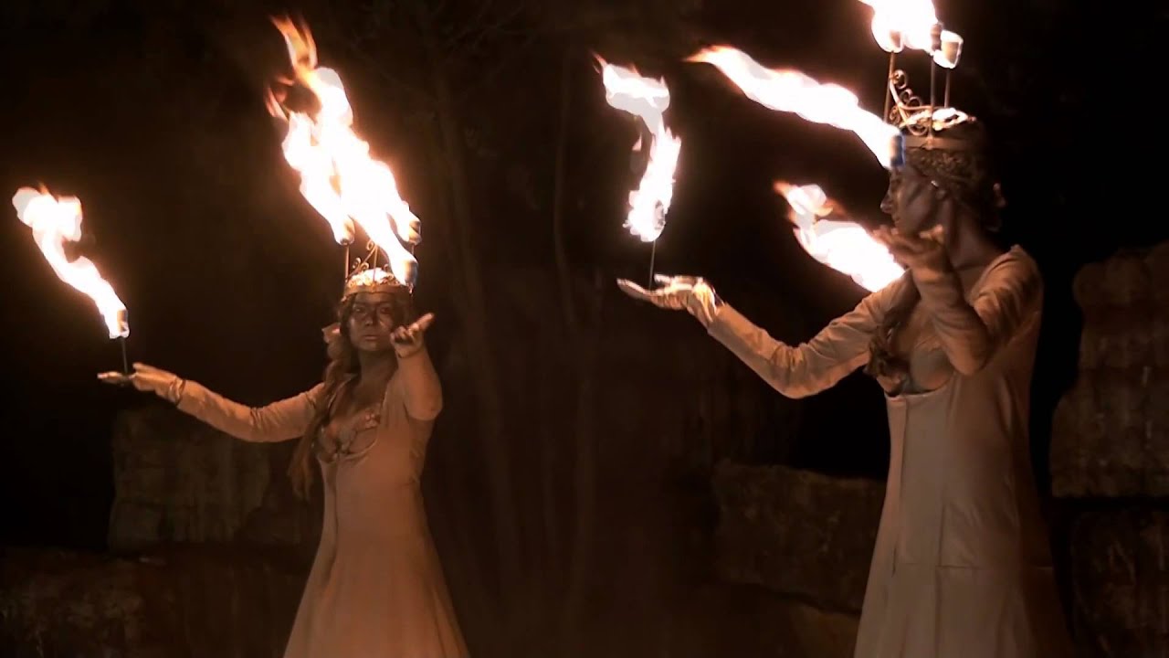 ILUSIAS | UV Light & Fire show: fireshow Flaming Art - YouTube