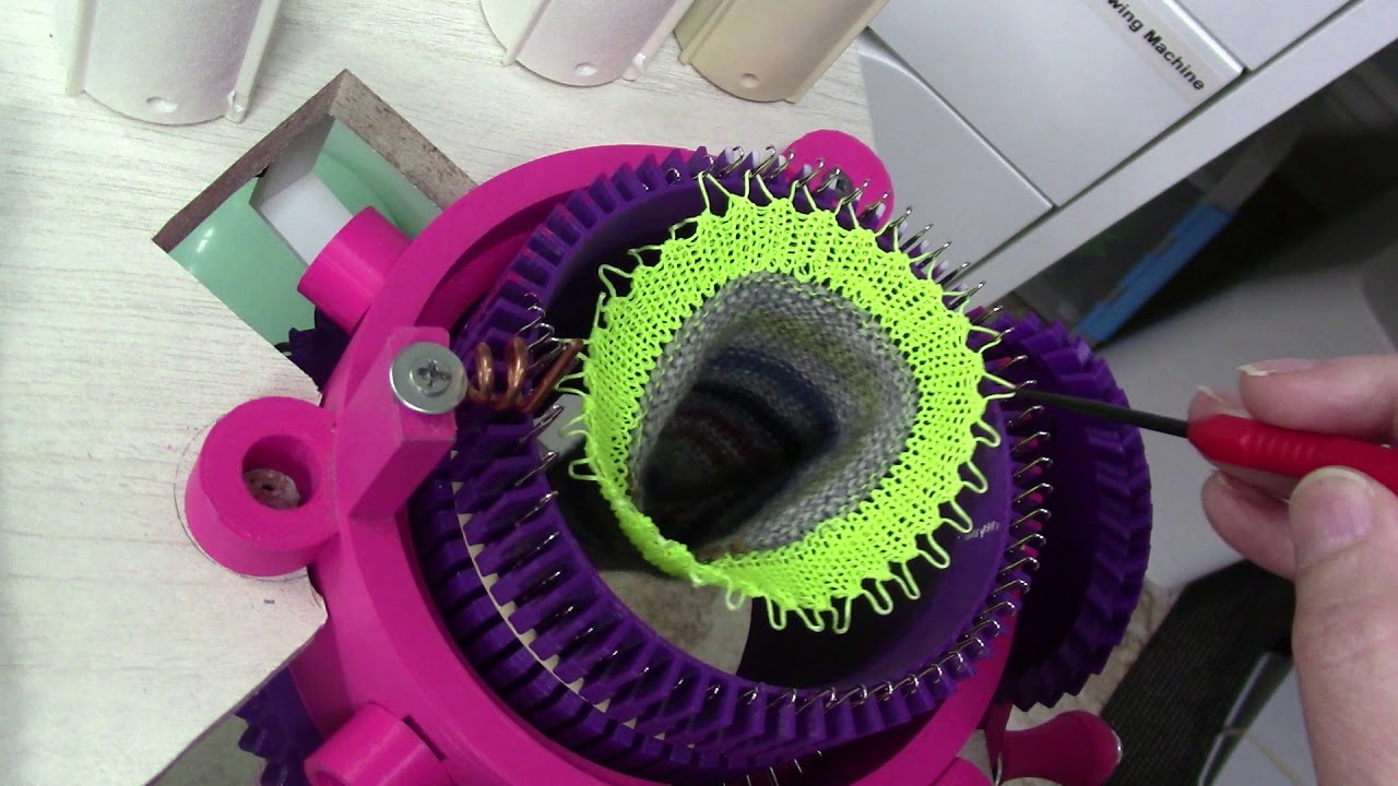 Cast on to 3d printed knitting machine - YouTube