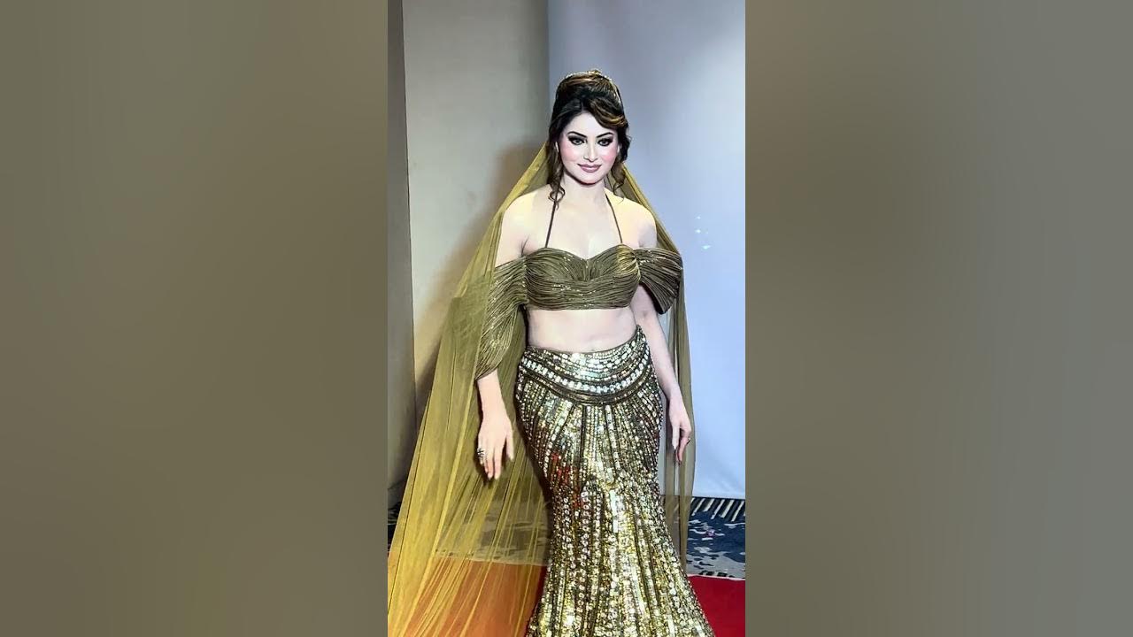 Urvashi Rautela graces the red-carpet of screenxx awards 2024 - YouTube