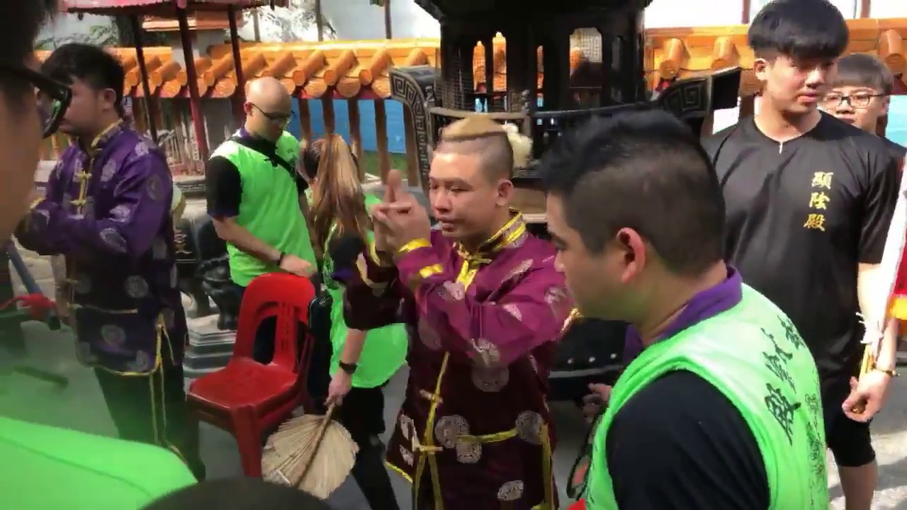 太陰殿 顯陰殿 inviting at tang gah beo - YouTube
