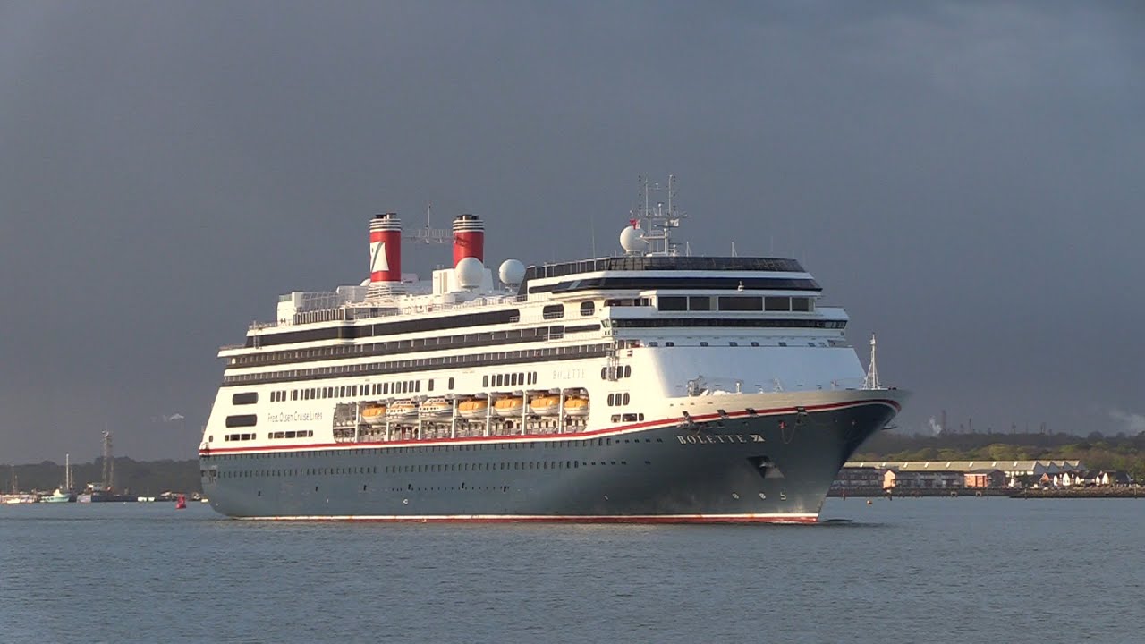 FRED OLSEN DOUBLE DELIGHT CRUISE SHIPS ARRIVAL SOUTHAMPTON ON 17/04/24 ...
