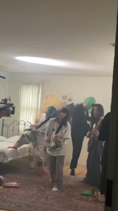 「Mum」 MV Off shot📸 #chillibeans #チリビ - YouTube