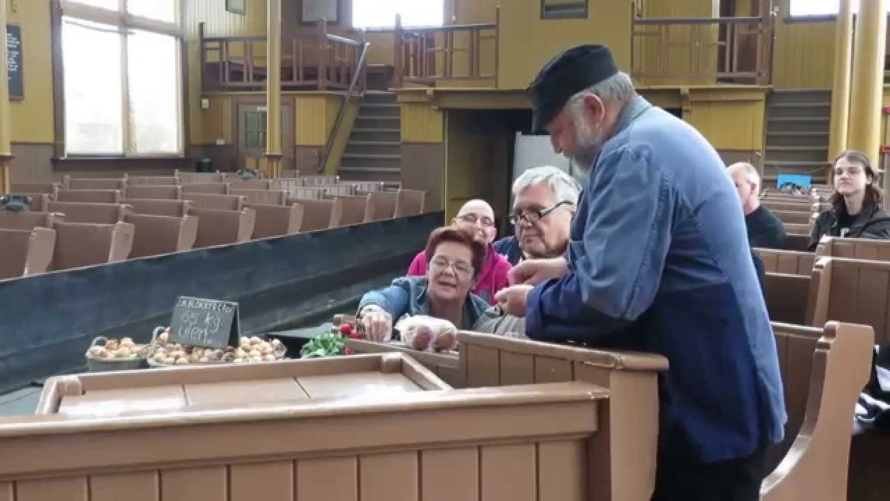 Een stukje film van een groente veiling - YouTube