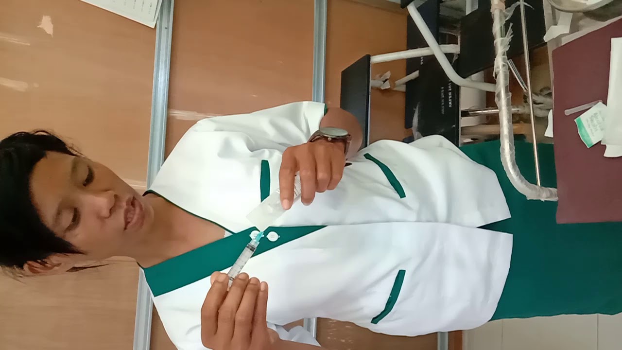 Video Edukasi tentang cara injeksi intrammuskular (IM) oleh SELVIANA ...