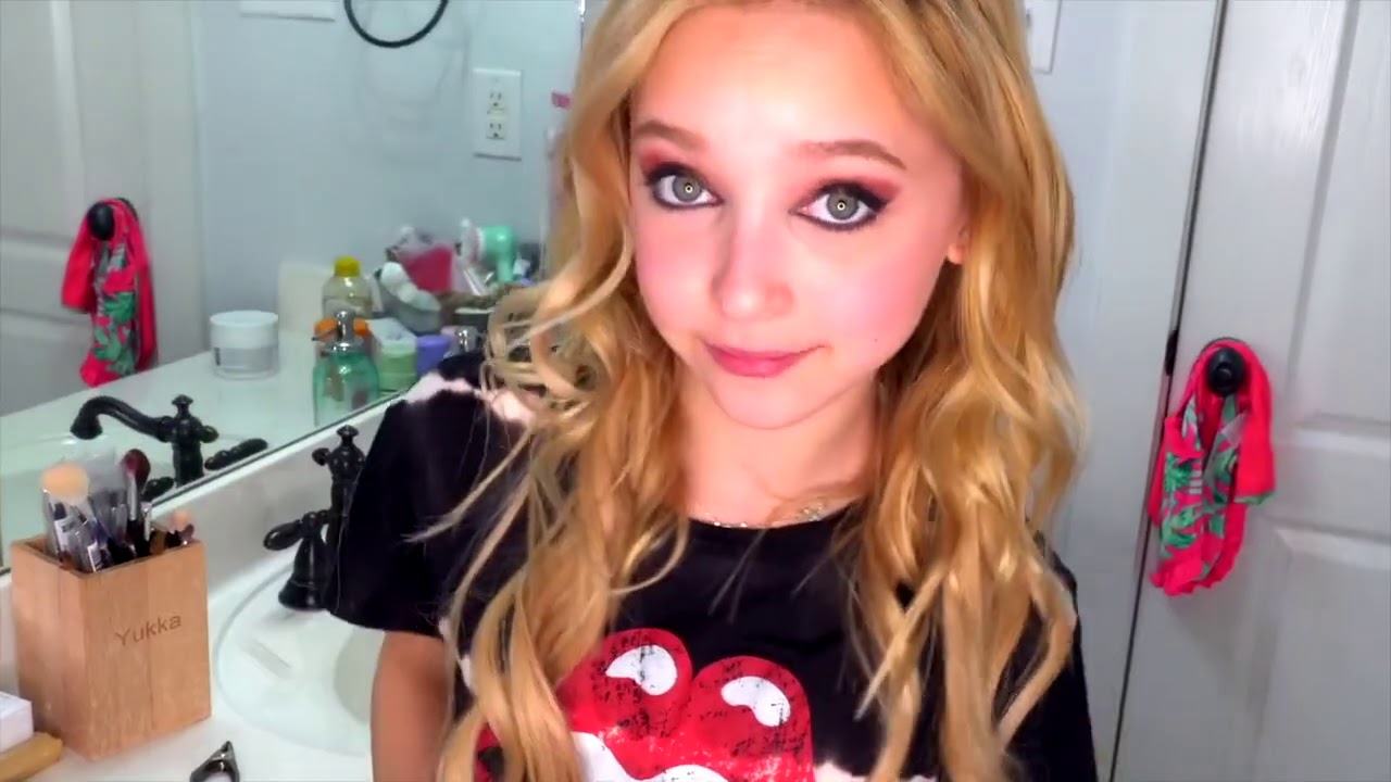 Lilly K The Girl They Thought They Never Knew: Grossman, Lilly ...