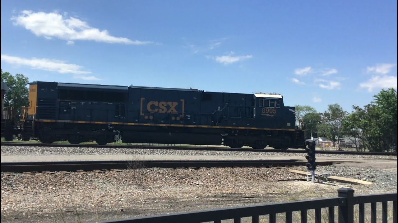 CSX 8905 Tier 4 Leading Intermodal Westbound/CSX 3192 Leading Eastbound ...