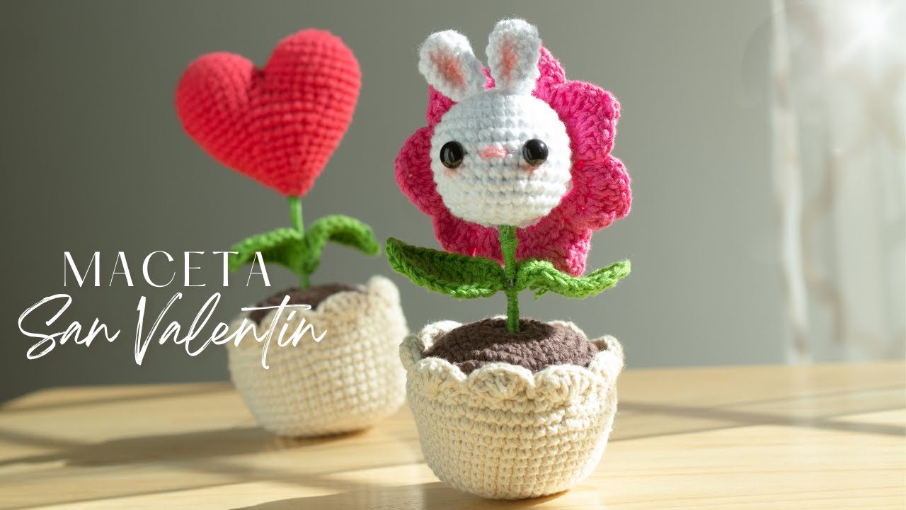 Cómo hacer una maceta a crochet// Flor con conejito y corazón - YouTube