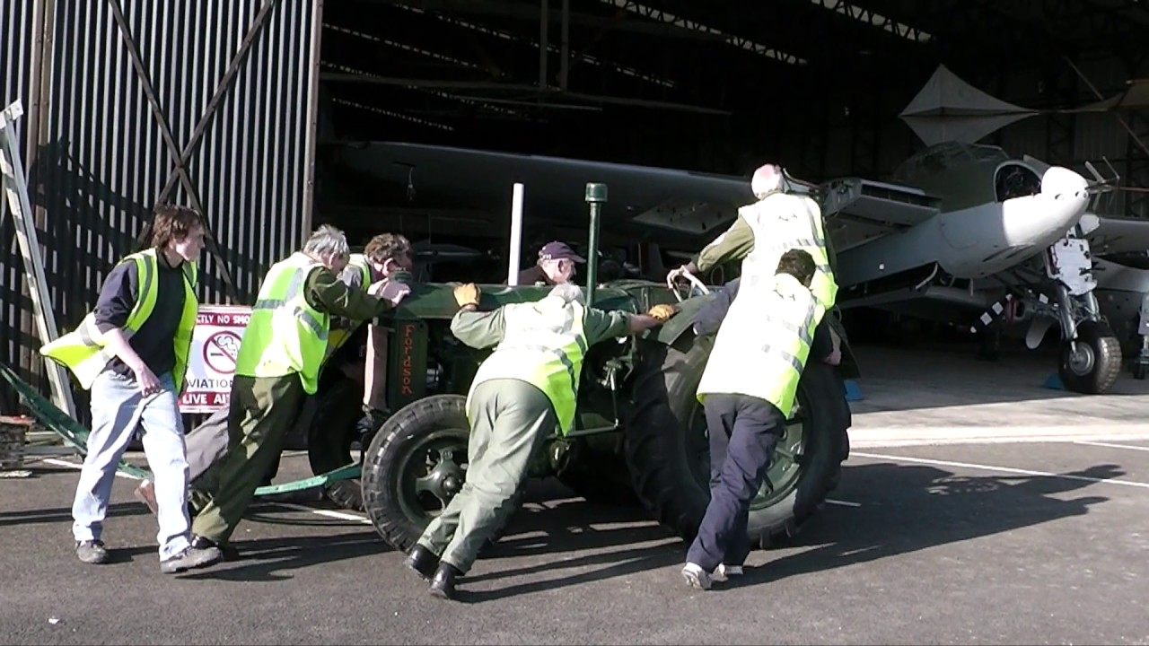 Tony Agars Mosquito HJ711. - YouTube