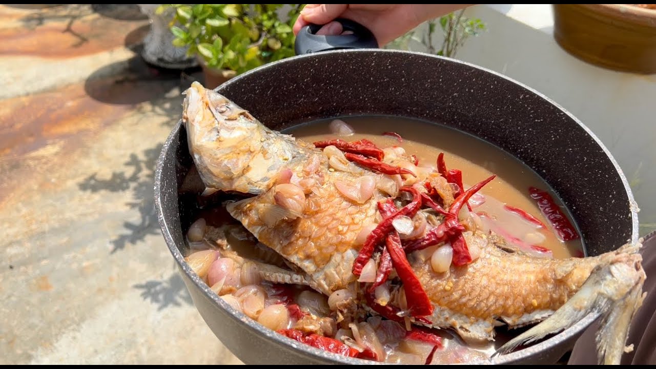 刺壳鱼该怎么煮？古早味刺壳鱼煮法教程来啦！Ikan Terubok - YouTube