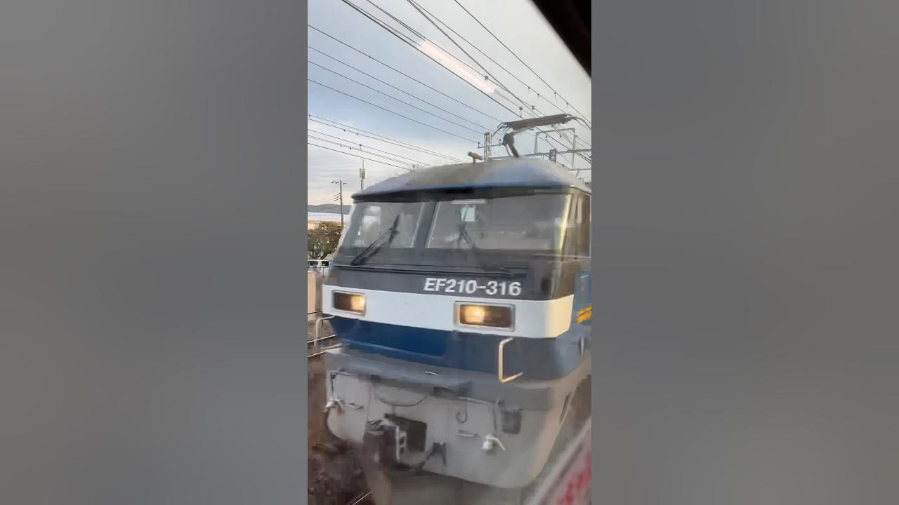 EF210形316号機+ｺｷ100形20B（両）とすれ違うシーン - YouTube