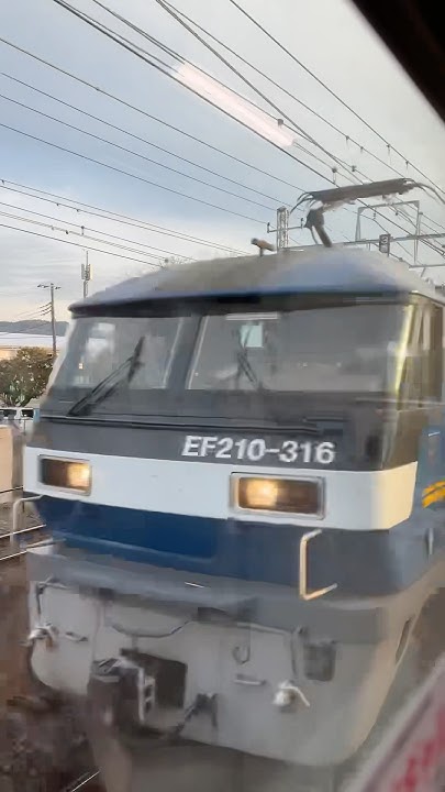 EF210形316号機+ｺｷ100形20B（両）とすれ違うシーン - YouTube