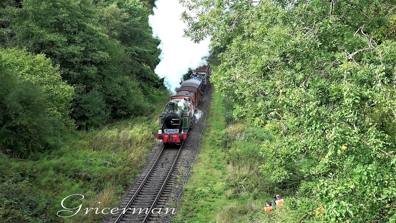 Lambton Tank, No 29 Labours past Darnholm NYMR 24.09.2022 - YouTube
