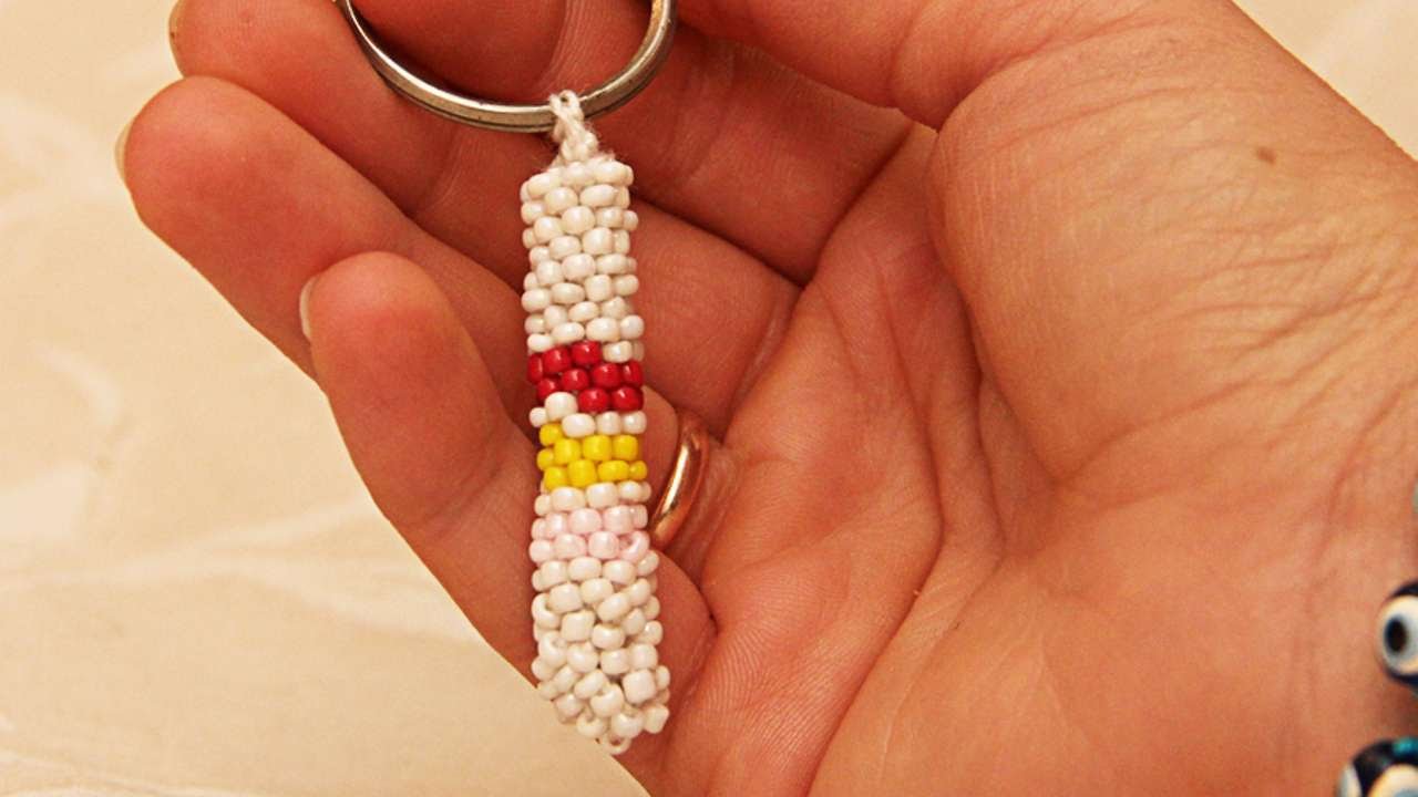 How To Knitting A Key Chain From Beads And Yarn - DIY Style Tutorial ...
