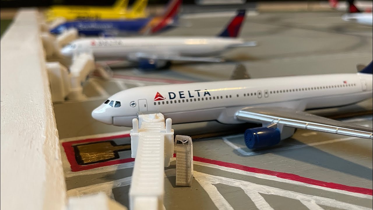 Daron Realtoy And Gemini Jets Model Airport Update - YouTube