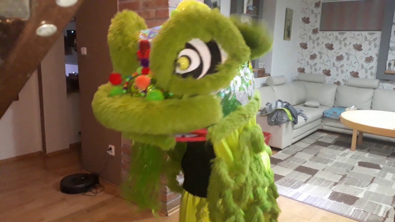 Činsky lev maska - YouTube