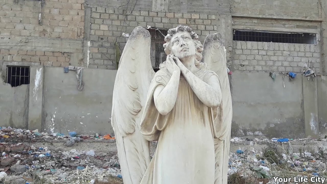 Gora Qabristan Ki Purani Qabar | Oldest Graves | 2020 | White Graveyard ...