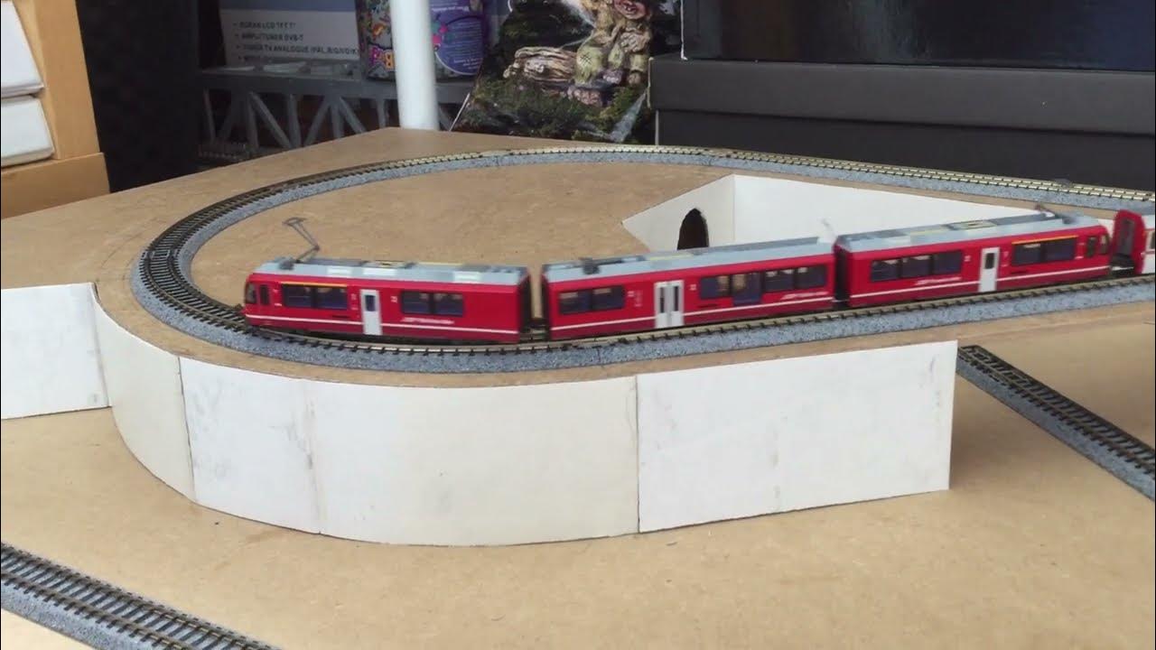 Kato Unitrack RhB Allegra ABe 8/12 Bernina Express. - YouTube