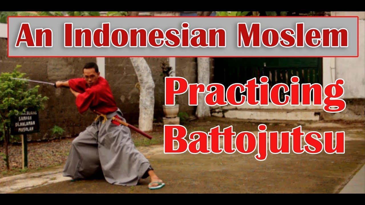 An Indonesian Moslem Practicing Battojutsu technique Using 47 Ronin Katana - YouTube